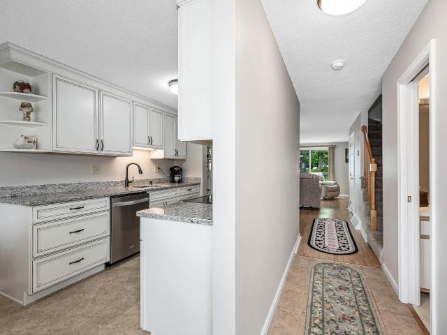 916 Fox Hollow Drive