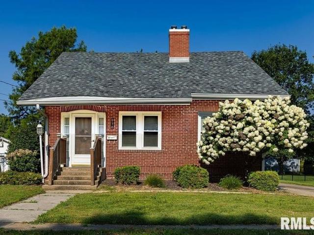 916 Florence Ave, Galesburg, IL 61401
