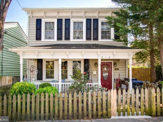 916 Hanover St, Fredericksburg, VA 22401