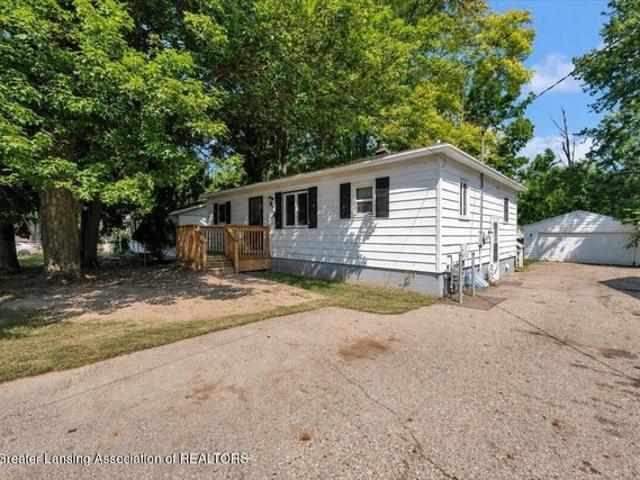 916 Hein Ave, Lansing, MI 48911