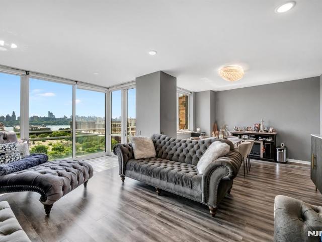 916 Hudson Park