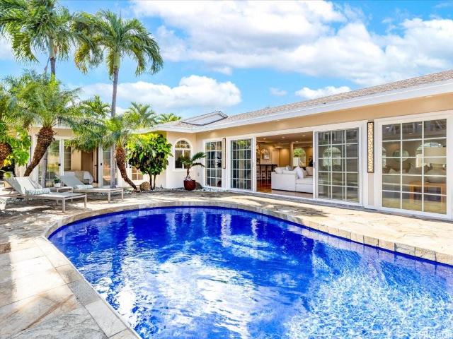 916 Hunakai St, Honolulu, HI 96816 | Compass