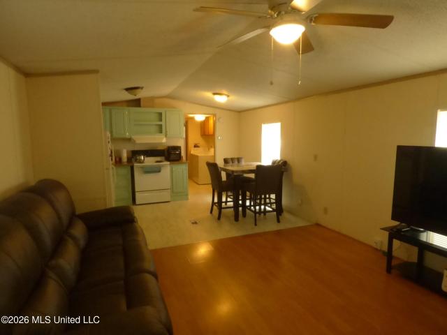 916 Old Highway 51