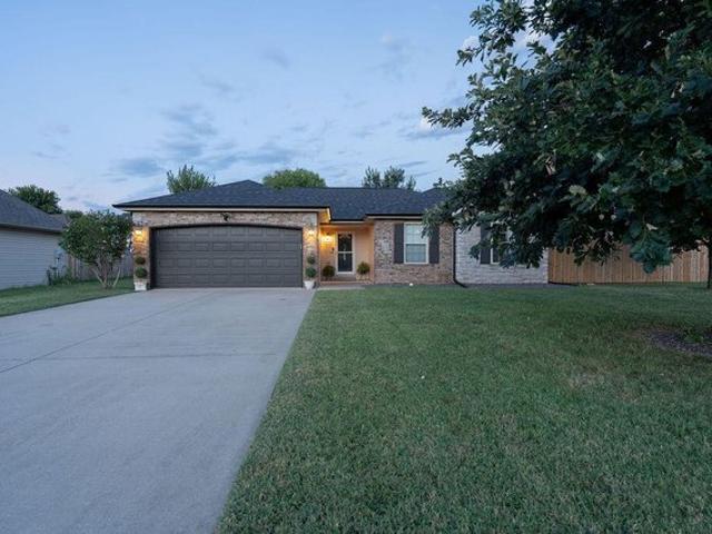 916 N Evergreen Ave, Republic, MO 65738