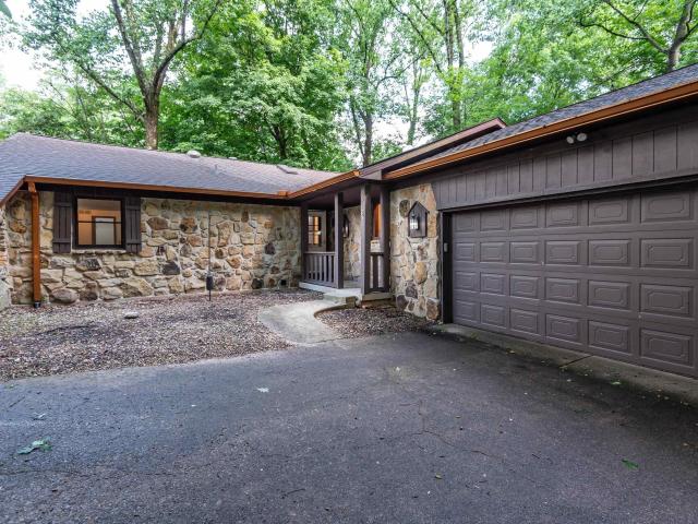 916 N Park Ridge Court