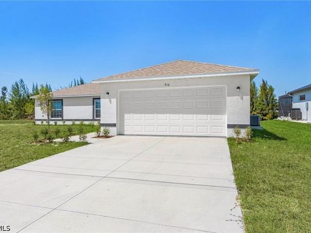 916 NE 1st Pl, Cape Coral, FL 33909