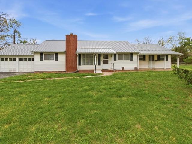 916 Sommerfield Dr, Houston, MO 65483