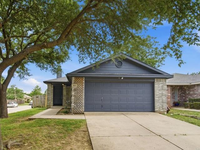 916 Savage Dr, Denton, TX 76207