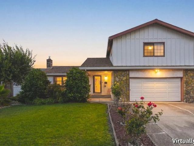 916 Saint Francis Dr, Petaluma, CA 94954