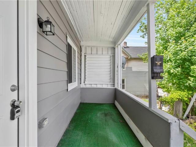 916 Sarah St