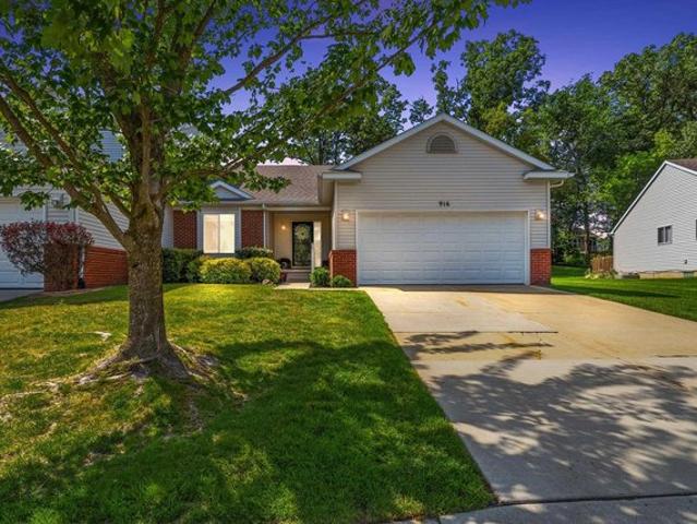 916 Spirea Dr, Howell, MI 48843