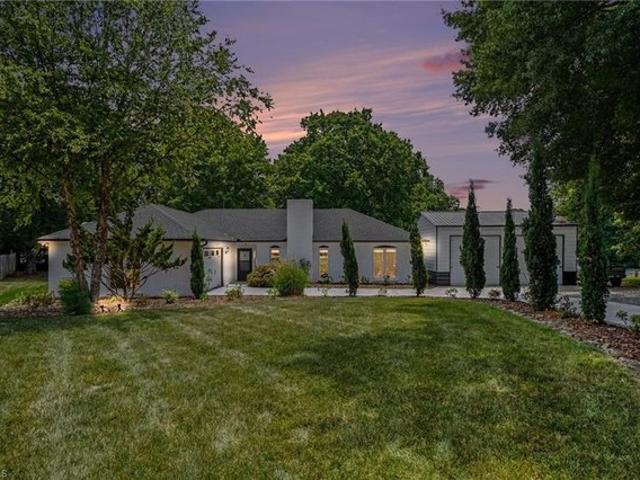 916 Spring Hill Ct, Kernersville, NC 27284