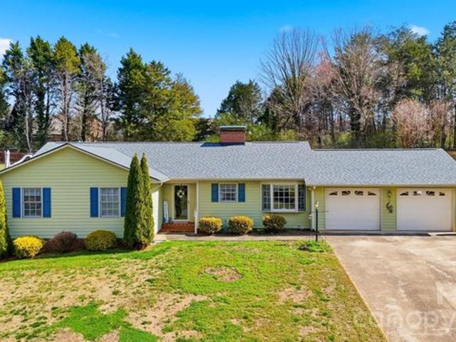 916 Plantation Dr, Lenoir, NC 28645