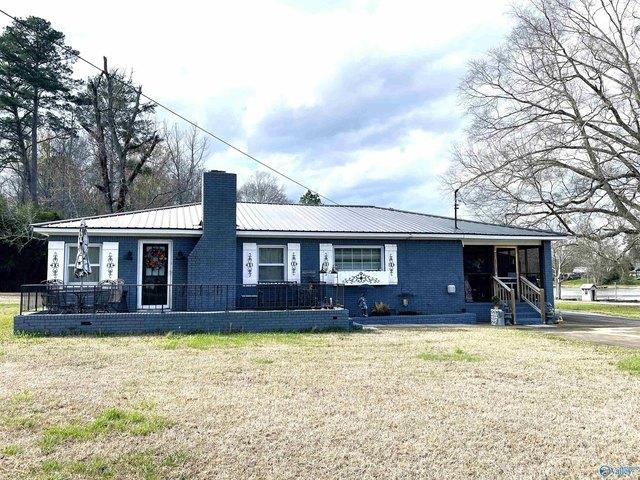 916 Riverview Dr, Gadsden, AL 35903