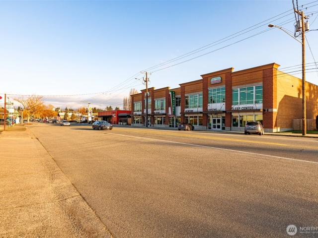 916 W Division