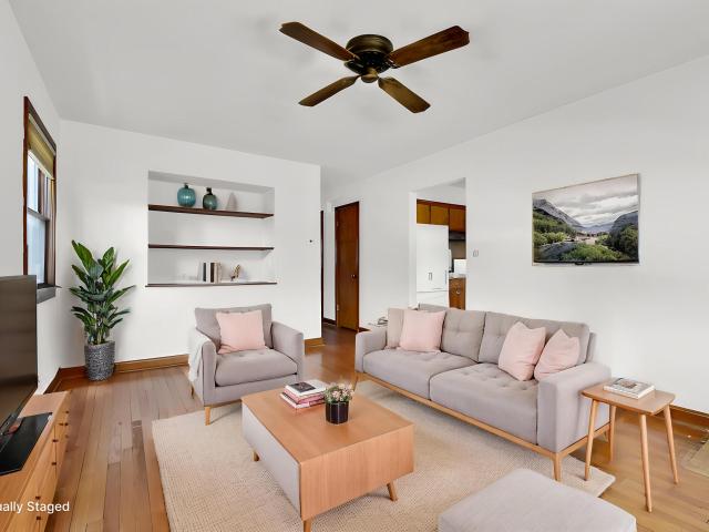 916 W Eden Pl