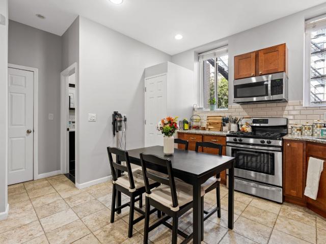 916 Willow Ave # 1