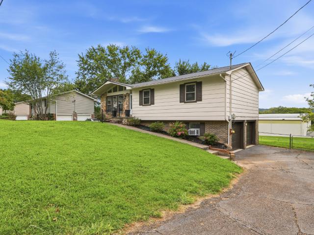 916 Tri Cir NE