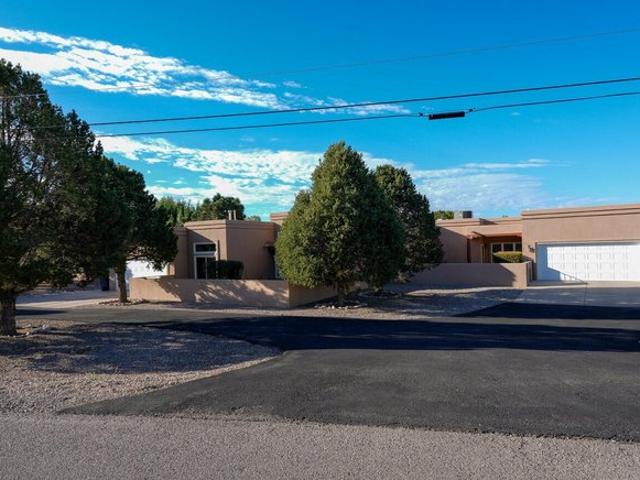 9174 Signal Ave NE, Albuquerque, NM 87122