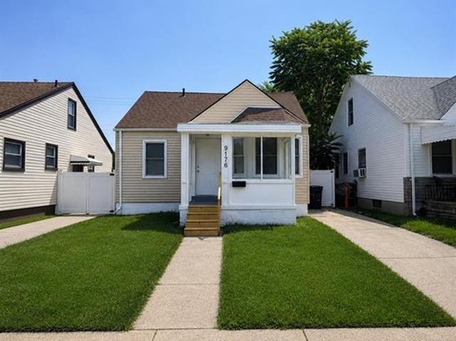 9176 Winthrop St, Detroit, MI 48228