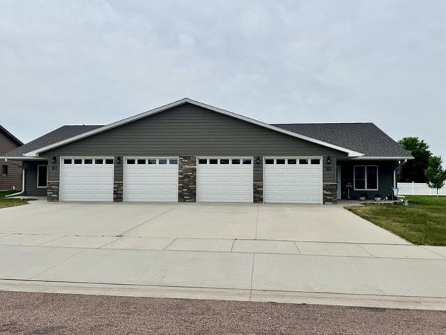 917/919 W 16th Ave, Mitchell, SD 57301
