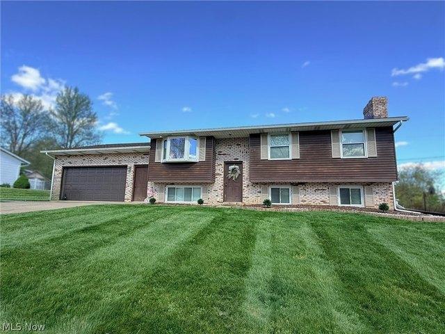 917 3rd St NE, New Philadelphia, OH 44663