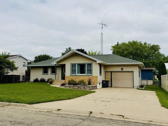 917 26th St, Monroe, WI 53566