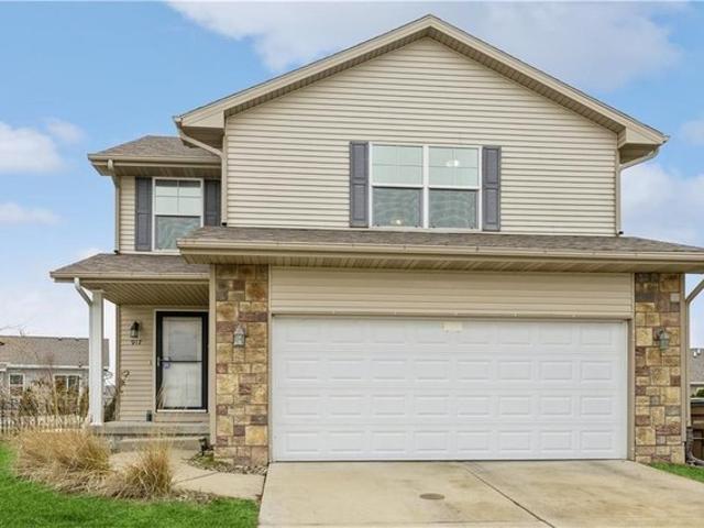 917 35th St SW, Bondurant, IA 50035