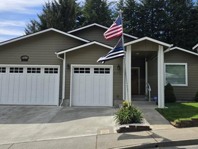 917.5 7th St, Brookings, OR 97415