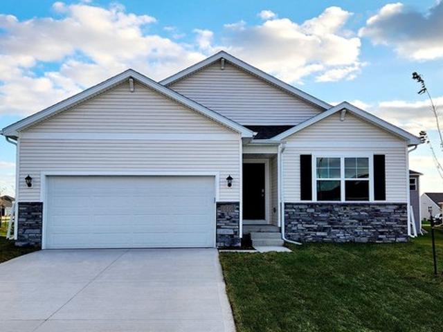917 8th St NW, Bondurant, IA 50035