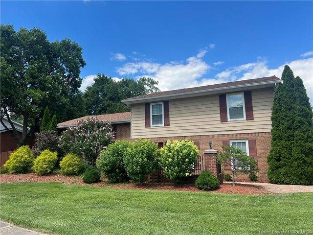 917 Castlewood Dr, New Albany, IN 47150