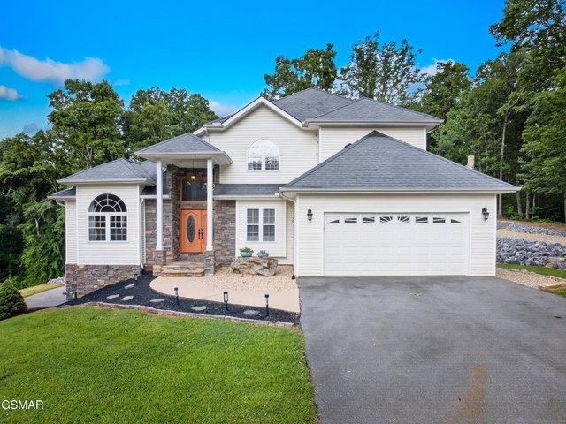 917 Crickett Dr, Dandridge, TN 37725