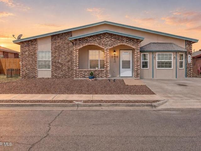 917 Brezo St, Horizon City, TX 79928