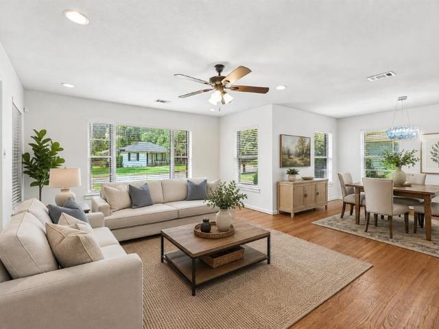 917 De Witt Circle