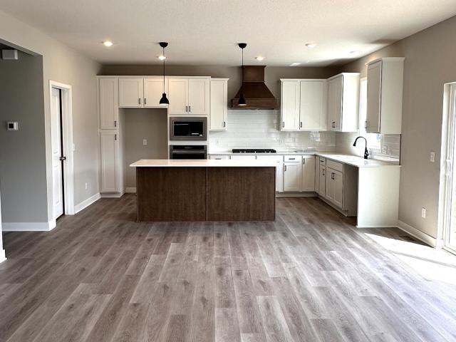 917 Foxglove Terrace