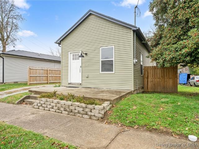 917 Fulton St, Jeffersonville, IN 47130 | MLS #2025012