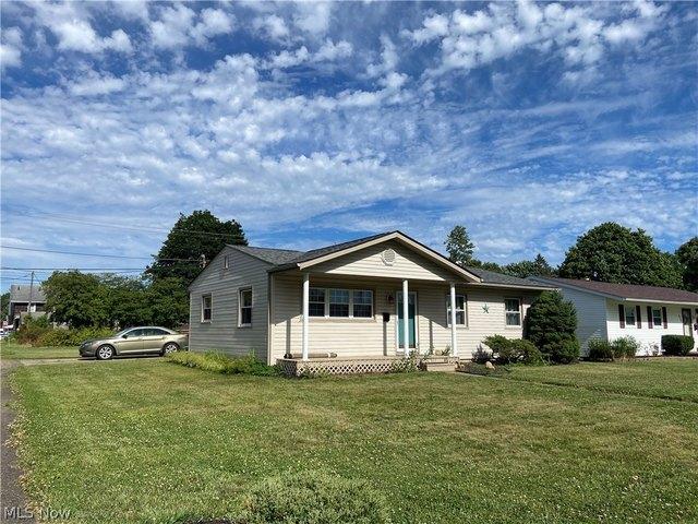 917 Kaderly St NW, New Philadelphia, OH 44663