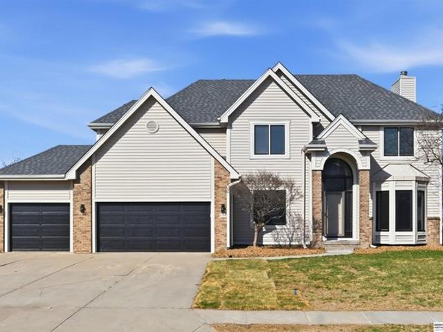 917 Killarney Dr, Papillion, NE 68046
