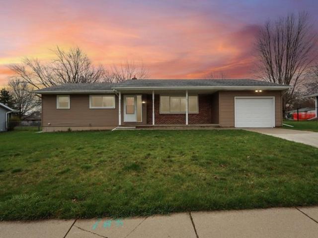 917 Kriedeman Dr, Stoughton, WI 53589
