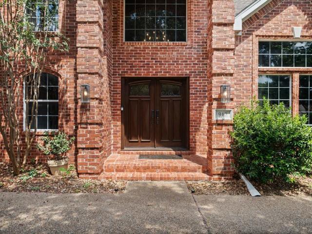 917 Hills Creek Drive