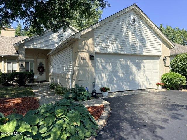 917 Hilltop Ln, Toledo, OH 43615