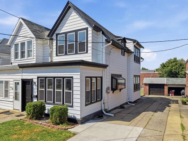 917 Oakmont St, Philadelphia, PA 19111