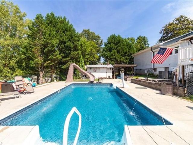 917 Overlook Ave, Eden, NC 27288