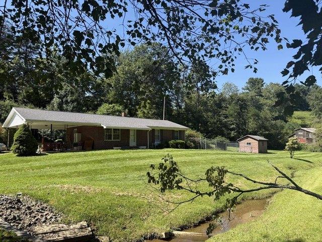 917 McGee Rd, Woodlawn, VA 24381