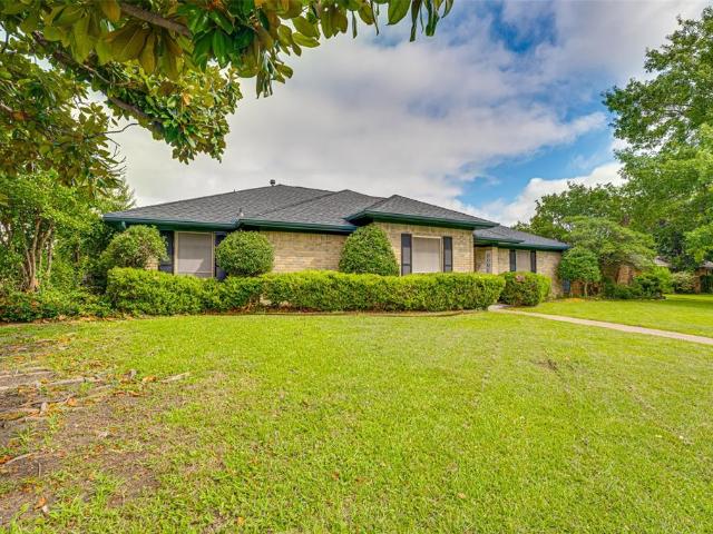 917 Meadowgate Drive