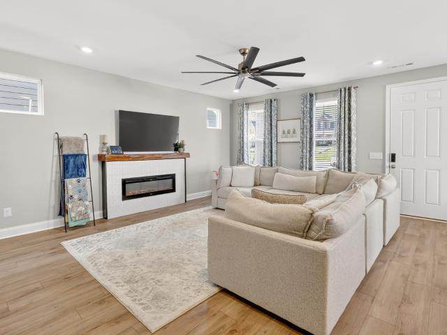 917 Nance Ln