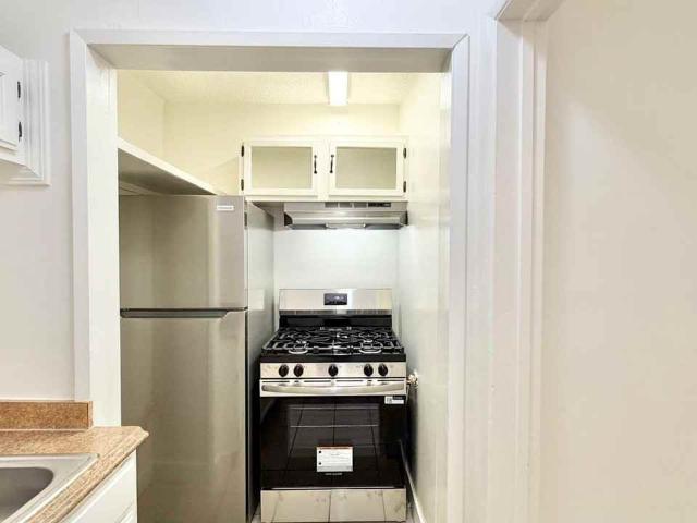 917 S Kenmore Ave Studio Apartment for Rent at 917 S Kenmore Ave, Los Angeles, CA 90006 Wilshire Center Koreatown