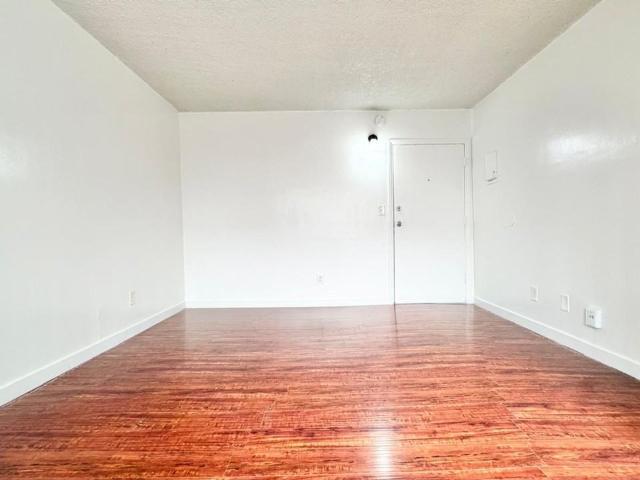 917 S Kenmore Ave Studio Apartment for Rent at 917 S Kenmore Ave, Los Angeles, CA 90006 Wilshire Center Koreatown