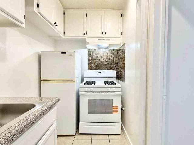 917 S Kenmore Ave Studio Apartment for Rent at 917 S Kenmore Ave, Los Angeles, CA 90006 Wilshire Center Koreatown