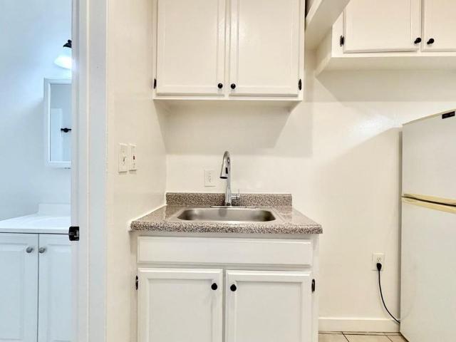 917 S Kenmore Ave Studio Apartment for Rent at 917 S Kenmore Ave, Los Angeles, CA 90006 Wilshire Center Koreatown
